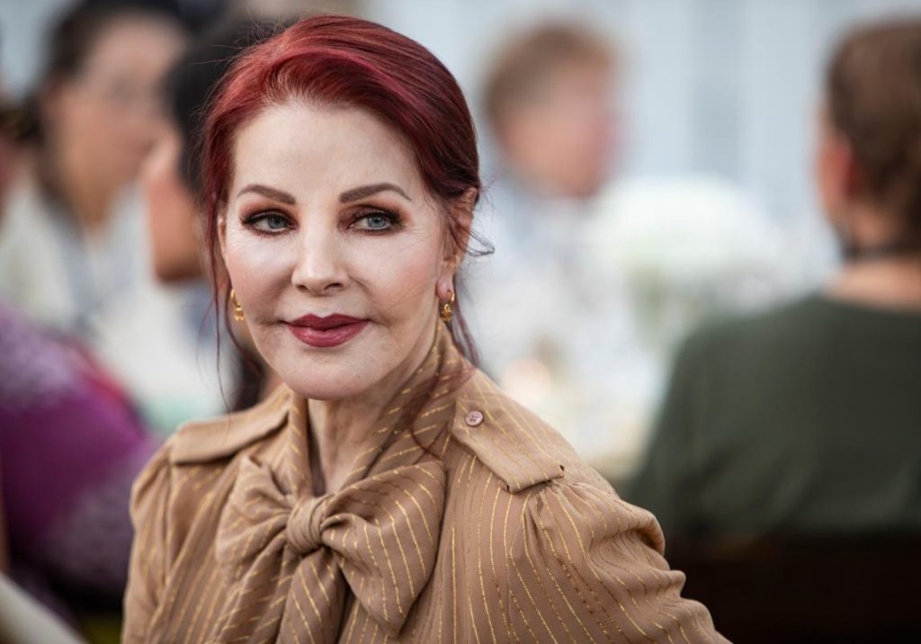 She Resurfaces with a Pained Look After Years of Heartbreak — Fans Are ...